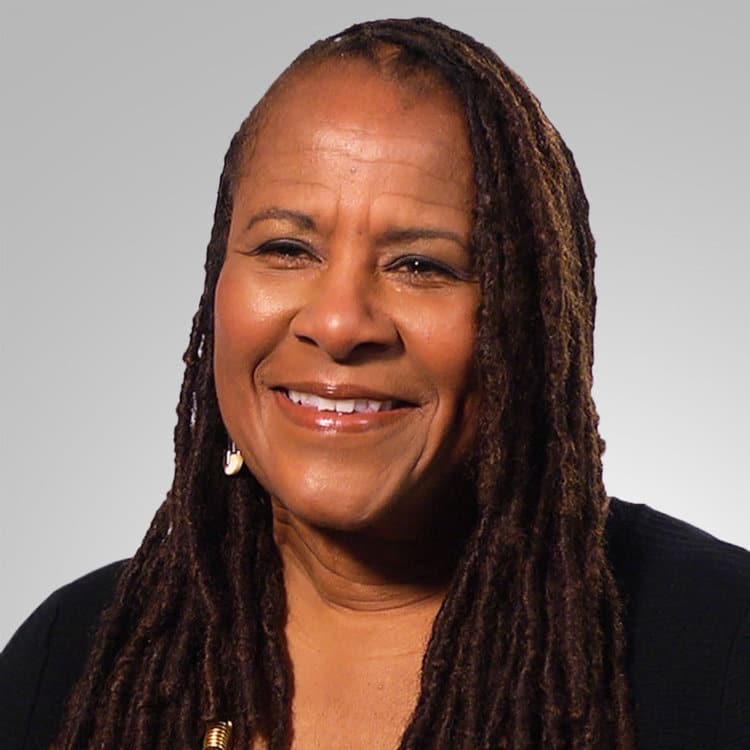 Caryn 1000x1000_ Headshots - Career Girls