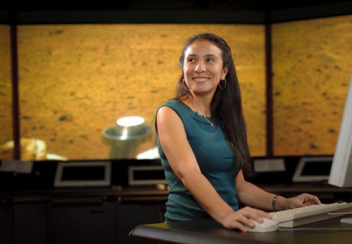 This Latina NASA Engineer Shares How Community Helps When Pursuing A ...
